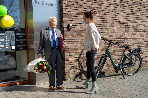 Batavus verrast 100-jarige Gerrit Scheenstra