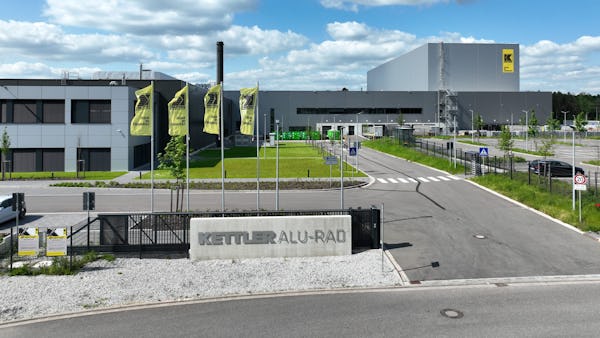 Een kijkje in de moderne fabriek van Kettler: van productie tot assemblage